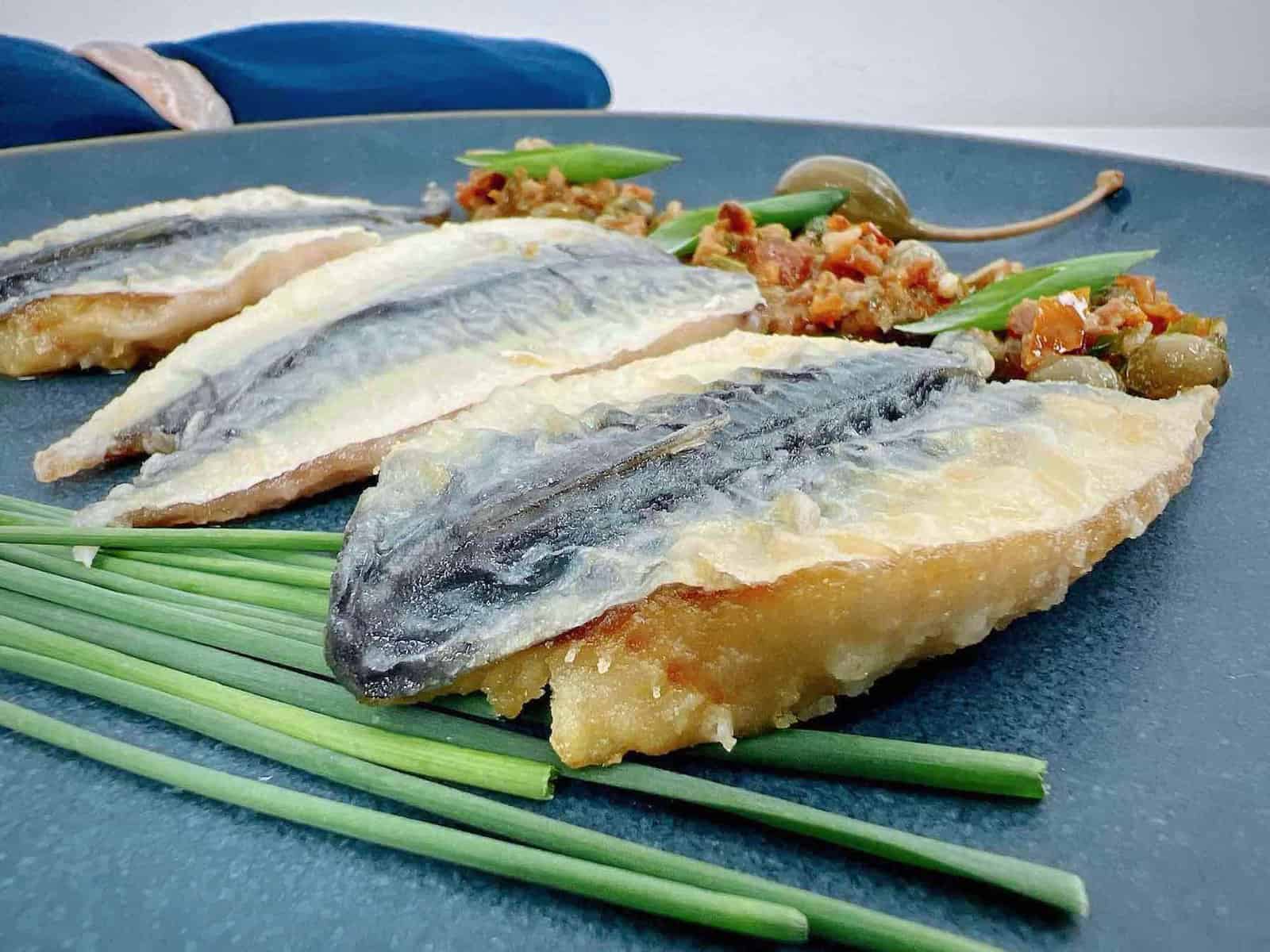 Baby macrou cu sos de roșii uscate și capere - Gastron Retete